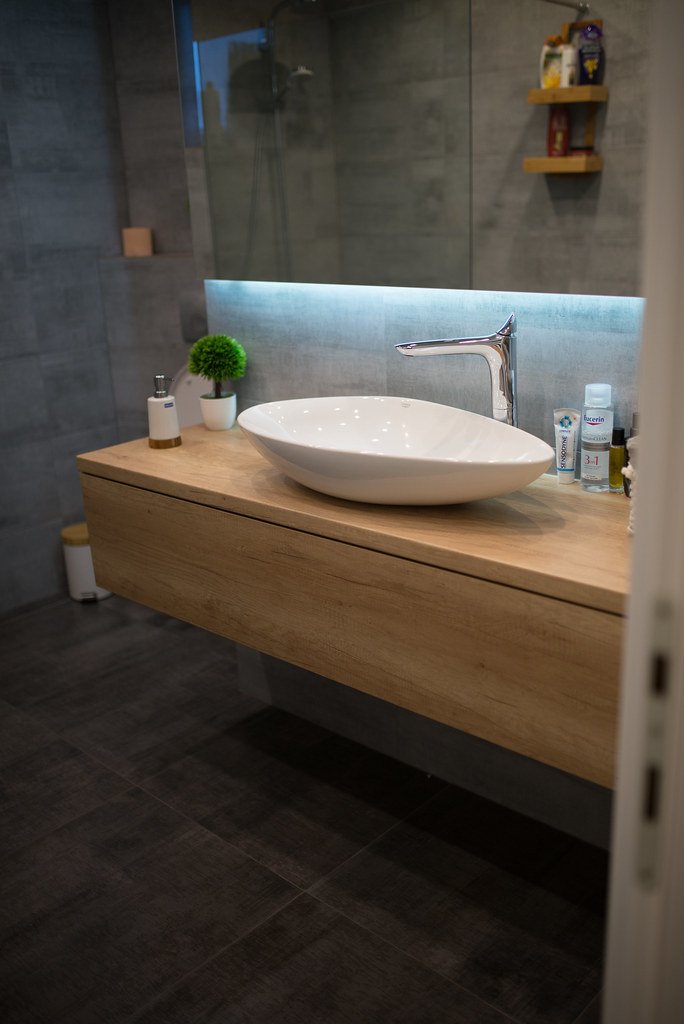 How To Clean Tile Bathroom Walls